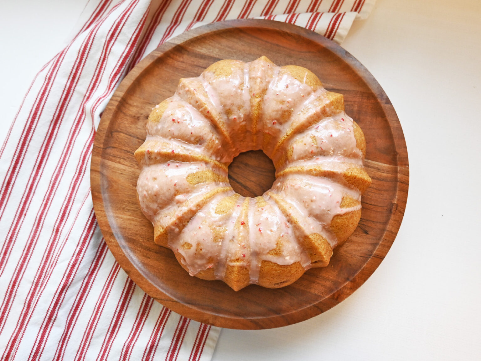 Strawberry Bundt Cake - Prairie Farms Dairy, Inc.