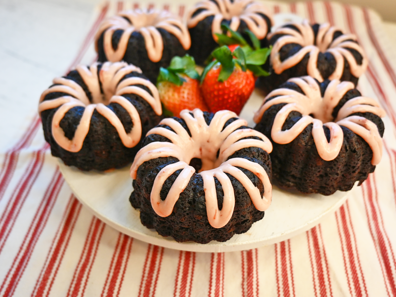 Mini Strawberry Covered Chocolate Bundt Cakes | Recipes